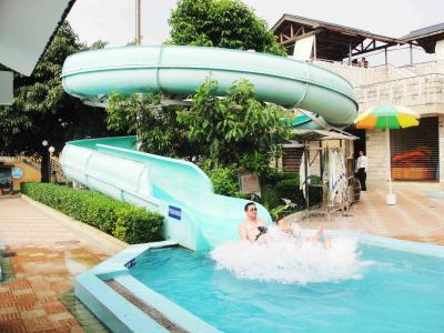China Volksbrauch-Wasserrutsche verdoppeln Körper der Bahn-offener naher Art-FRP für Kinder zu verkaufen