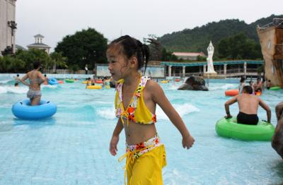 Chine Machine extérieure de vague de piscine de vague de parc aquatique pour le divertissement de famille à vendre