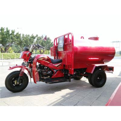 China Triciclo diesel com tanque de água de cinco rodas verde pesado com 50 x 100 quadros no Peru à venda