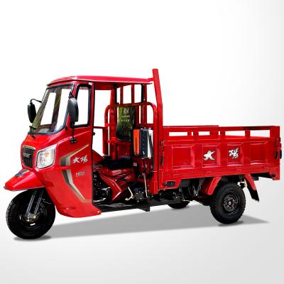 China Motocicleta automática de 250 cc com três rodas fechadas com tensão de 12 V e tipo de motor de 4 tempos à venda