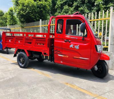 China Freio de tambor DAYANG Triciclo de cabine fechada 250CC / 300CC / 350CC Três rodas de moto em vermelho à venda
