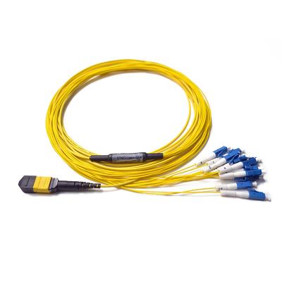 Cina La toppa di uscita della fibra ottica conduce il cavo dei cablaggi della fibra 40G MTP/MPO-LC di perdita il MP 12 dell'elite in vendita