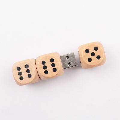 중국 특별 형상 나무로 된 USB 플래시는 승인받은 16GB 32GB 64GB 15MB/S FCC를 운전합니다 판매용