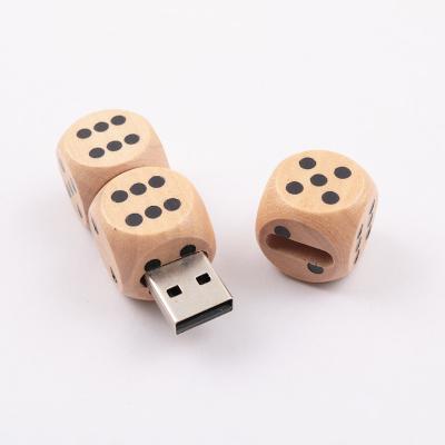 중국 특별 형상 나무로 된 USB 플래시는 승인받은 16GB 32GB 64GB 15MB/S FCC를 운전합니다 판매용