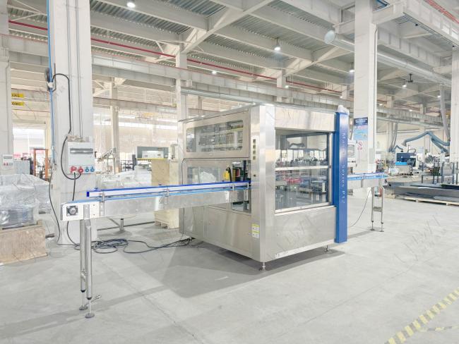 LWT Hot Melt Labeling Machine in operation