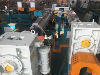 中国 二重壁の波形の管の放出ラインを作るプラスチック水ガス HDPE PP の管 販売のため