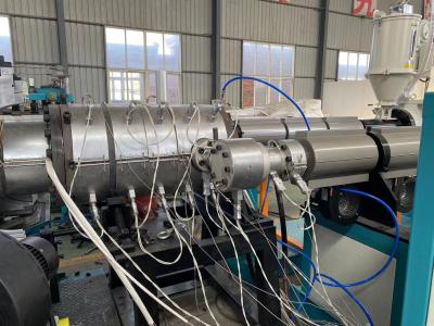 中国 200mm - 400mmのPE PPのHDPEの倍の壁は管の放出ラインを波形を付けた 販売のため