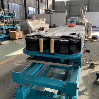 Китай линия штранг-прессования трубы из волнистого листового металла PVC PE HDPE 16-63mm одностеночная делая машину продается