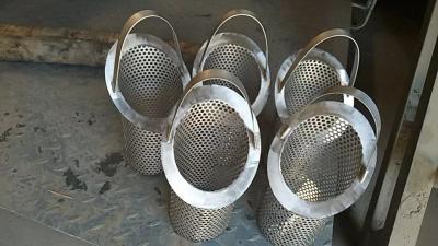 Cina canestro di perforazione del filtro di acciaio inossidabile 304 316 con la maniglia in vendita
