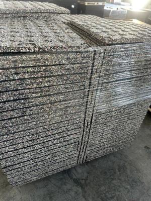 China Static Isolation Compound Gym Rubber Flooring for Playground Surfaces 500mmx500mmx20mm for sale