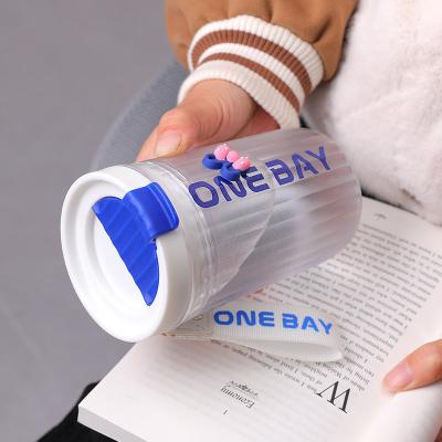 Κίνα 500 ml Μεταφορτώσιμο Κούπα Καφέ Με υψηλή αισθητική διάταξη τσαγιού πλαστικό Κούπα για προϊόντα γραφείου προς πώληση