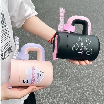 Chine Portable et mignon tasse à eau de paille en acier inoxydable isolée idéal pour toute activité à vendre