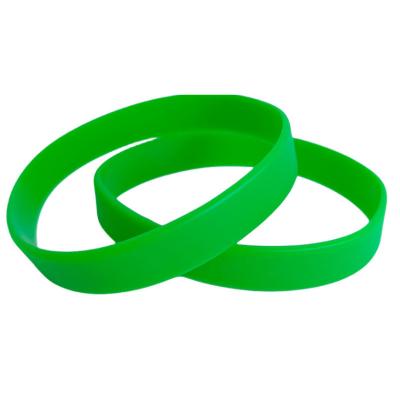 Chine Un bracelet en silicone avec des lettres lumineuses et une couleur personnalisée à vendre