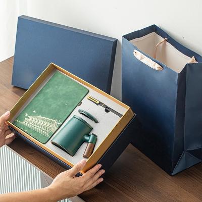 Chine Nouveauté Cadeaux Ceinture en céramique Tisane filtrée Separation de tasse de bureau Commercial Set cadeau tasse de poignée en bois à vendre