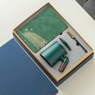 Chine Nouveauté Cadeaux Ceinture en céramique Tisane filtrée Separation de tasse de bureau Commercial Set cadeau tasse de poignée en bois à vendre