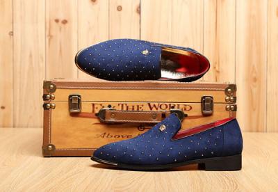 Chine Slip On Men' s chaussures décontractées bleu / noir personnalisé avec rivets métalliques à vendre