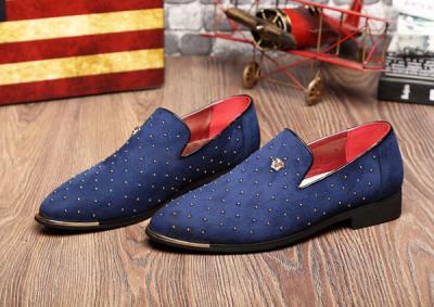 Chine Slip On Men' s chaussures décontractées bleu / noir personnalisé avec rivets métalliques à vendre