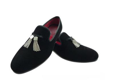 Chine Des lunettes de velours brodées sur mesure pour hommes et des moccasins pour hommes à vendre