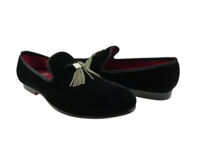 Chine Des lunettes de velours brodées sur mesure pour hommes et des moccasins pour hommes à vendre
