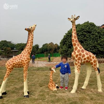China 2.5m Life Size Giraffe Sculpture For Park Party Decoration for sale
