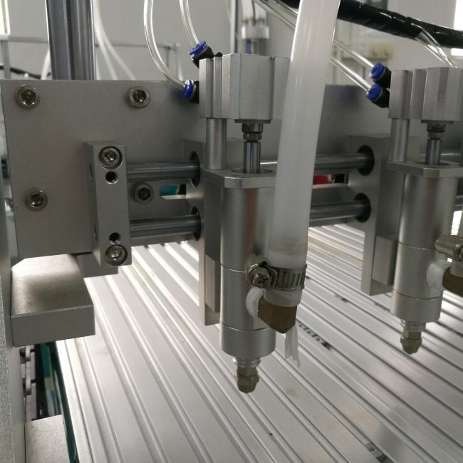 polyurethane glue dispensing in straight lines with multiple dispensing heads