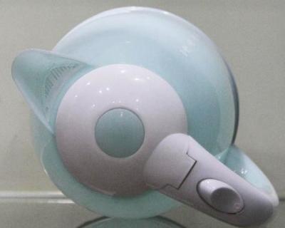 Cina Bollitore elettrico di plastica dell'acqua senza cordone da 1,7 litri con la piastra di riscaldamento da 360 gradi in vendita