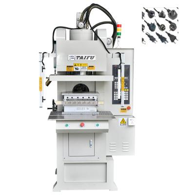 Cina 55 Ton Power Cord C-Type Vertical Injection Molding Machine For Making Plug in vendita