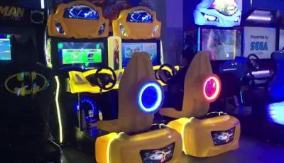 중국 동전 조작 시뮬레이터 32' 화면 쌍둥이 아케이드 경주 자동차 게임 기계를 뛰어넘어 판매용