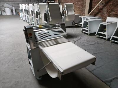 Chine 16-Tray 250kg Vertical Dough Sheeter With 0.75kw Power 6.5kg Max Dough Weight à vendre