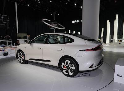 Κίνα Υπερ-ηλεκτρικό Zhiji LS6 Μέγιστη ισχύς 575kW Όλα τα ηλεκτρικά αυτοκίνητα με μέγιστη ταχύτητα 252χλμ. προς πώληση