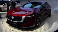 Das erste rein elektrische Fahrzeug-Mazda EZ-6 ist eine schlanke, hintere Antriebs-Limousine mit