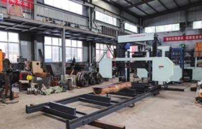 China Alto diámetro de madera 1000m m de la serrería horizontal de la banda de la velocidad que corta en venta