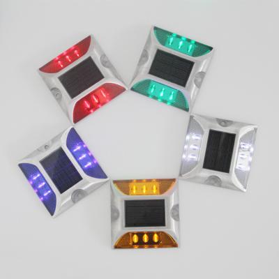 중국 IP67 방수 도로 안전 태양 전력 LED 고양이 눈 반사 도로 스탠 태양 도로 스탠 판매용