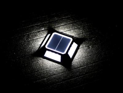 중국 IP67 방수 안전 태양 전지 계층 조명 야외 계단 계단 정원 지상 경로 도크 조명 판매용