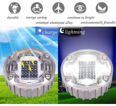 중국 플래싱 및 높은 가시력 거리는 500m 일정한 조명 모드와 태양 LED 스터드 판매용