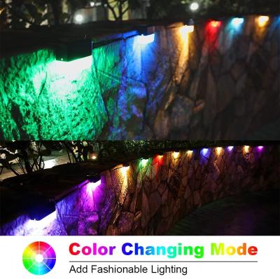 Cina Luce a parete a energia solare costruita con batteria al litio ternaria per illuminazione LED RGB bianca calda in vendita
