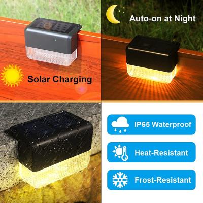 Cina Luce a parete a energia solare costruita con batteria al litio ternaria per illuminazione LED RGB bianca calda in vendita