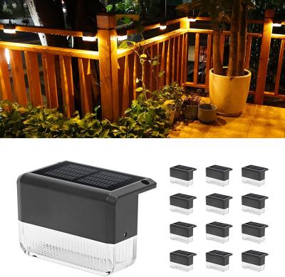 Cina Luce a parete a energia solare costruita con batteria al litio ternaria per illuminazione LED RGB bianca calda in vendita