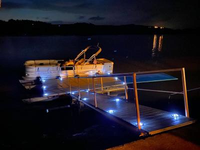 China Fuente de luz LED Puertas de carretera con energía solar IP68 a prueba de agua para un rendimiento duradero en venta