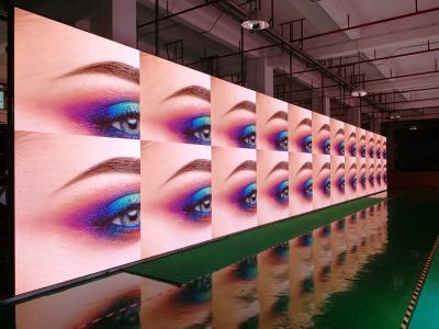 Cina pannello flessibile modulare AC110-220V dello schermo LED del pixel di 2.5mm della video parete dell'interno HD TV del passo in vendita