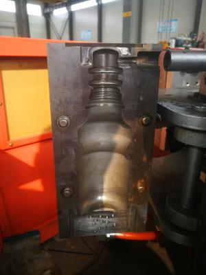 Cina lavaggio d'acciaio di CNC dello stampaggio mediante soffiatura della muffa della bottiglia di acqua 250ml 45 in vendita