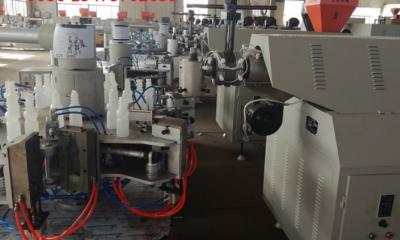 Chine LDPE fabrication de bouteille de PVC de station de la machine 2000kg 8 de soufflage de corps creux de 1 litre à vendre