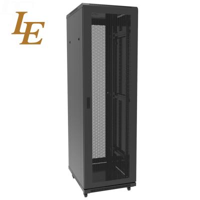 Китай 19 дюймовый RAL9004 RAL7035 42U 45U 47U 600mm 800mm Ширина 600mm-1200mm Глубина Высокая вентиляция Центр обработки данных Серверные стойки Металлические двери с ручками замки ИТ-инфраструктура Шкафы продается