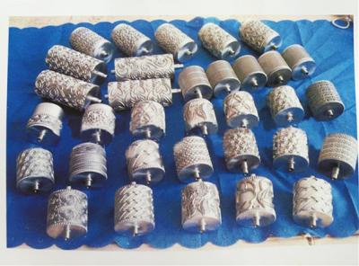 China A máquina de tecelagem do rolo do alinhador longitudinal da tira parte Ues de aço nas luvas/máscaras/sacos não tecidos à venda