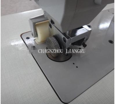China O rolo do alinhador longitudinal do selo para costurar aplica-se à toalha de mesa do lenço do filtro da guarnição da fita à venda