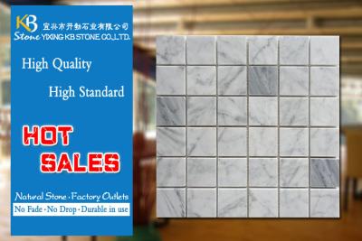 Cina Mattonelle di mosaici di marmo delle tessere del marmo di Bianco Carrera dell'italiano lucidate in vendita