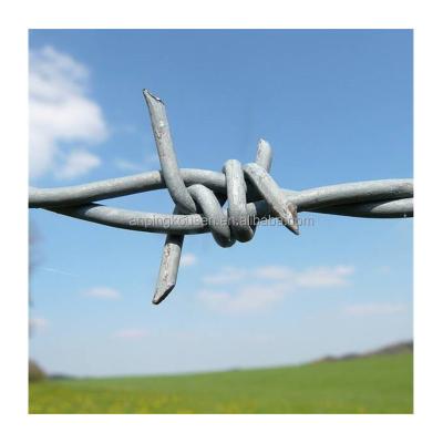 Cina Fio spinato galvanizzato con distanza da fuso da 7,5 cm a 15 cm e diametro del filo da 1,6 mm a 3,2 mm in vendita