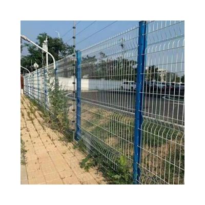 Cina Acciaio termicamente trattato 3D curvo Saldato Wire Mesh Fence di sicurezza pannello con superiore in vendita