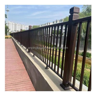 Cina Recinzione in alluminio da giardino moderno con progetto di tubo verticale e finitura galvanizzata a caldo in vendita