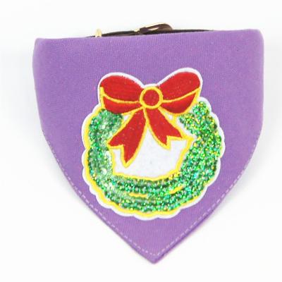 Cina Collare medio su misura della bandana del cane del modello di Chirstmas piccolo della sciarpa adorabile del triangolo in vendita